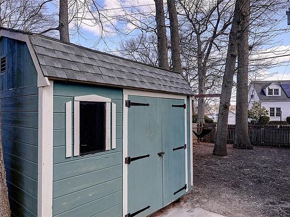 41 Riverside Dr, Riverside, RI 02915 | Zillow