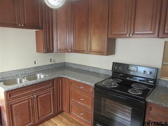 10 Maxwell Dr, Troy, NY 12180 | Zillow