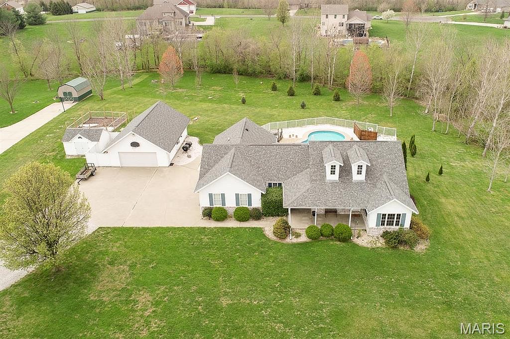 525 State Route 4 St, Saint Jacob, IL 62281 | Zillow