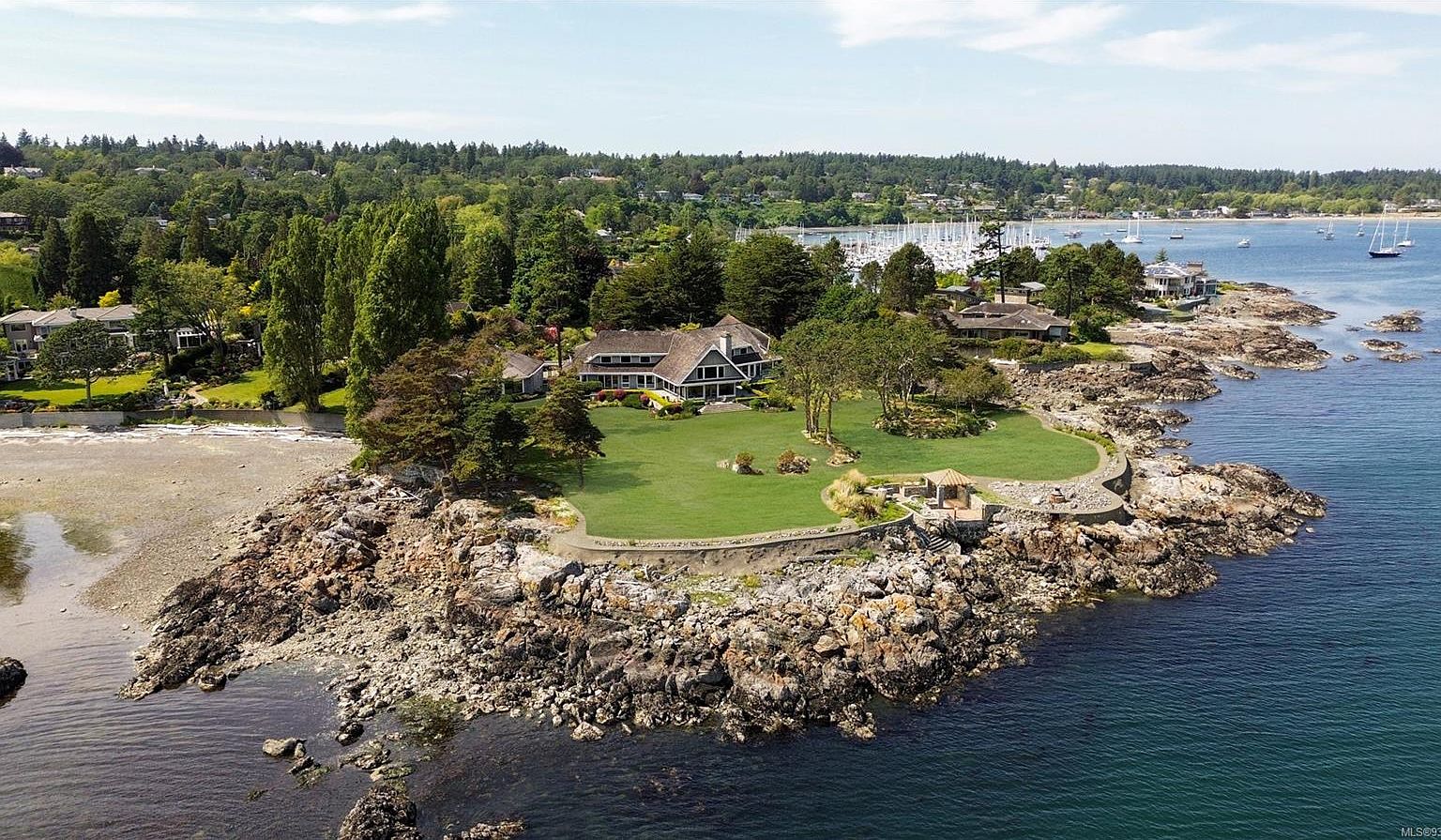 3195 Humber Rd, Victoria, BC V8R 3S9 | MLS #933946 | Zillow