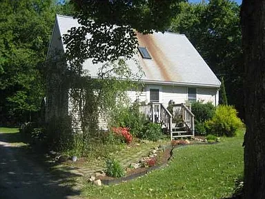 957 Main St Hope Valley RI | Zillow