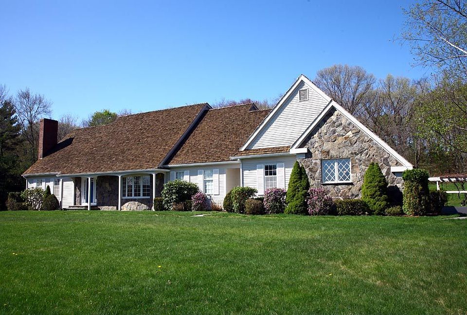 30 Christina Gene Cir, Cumberland, RI 02864 | Zillow