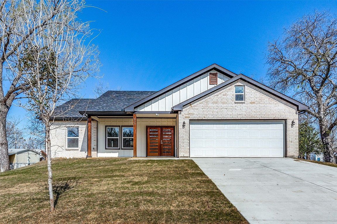 813 E James St, Cleburne, TX 76031 | Zillow