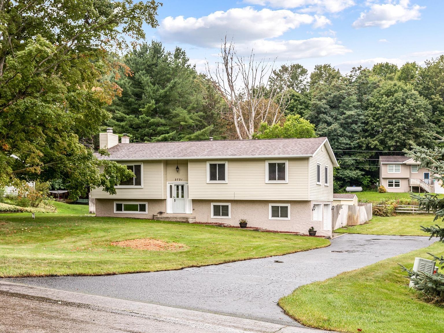 2721 Blue Ridge Ln, Traverse City, MI 49685 | MLS #1915695 | Zillow