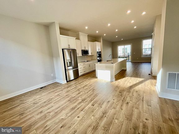 2433 Liberty Loop, Herndon, VA 20171 | Zillow