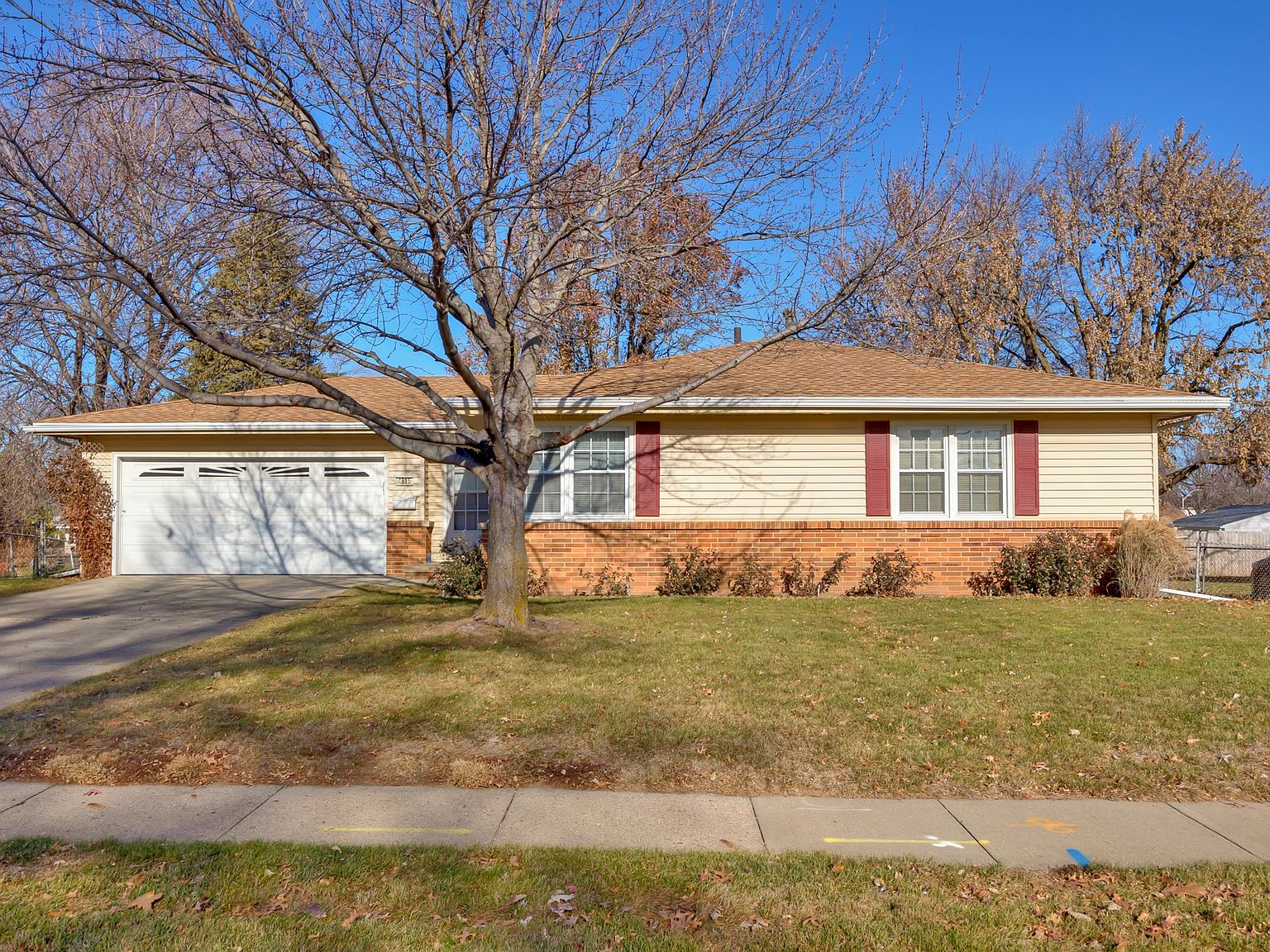 4815 Aurora Ave, Des Moines, IA 50310 | Zillow
