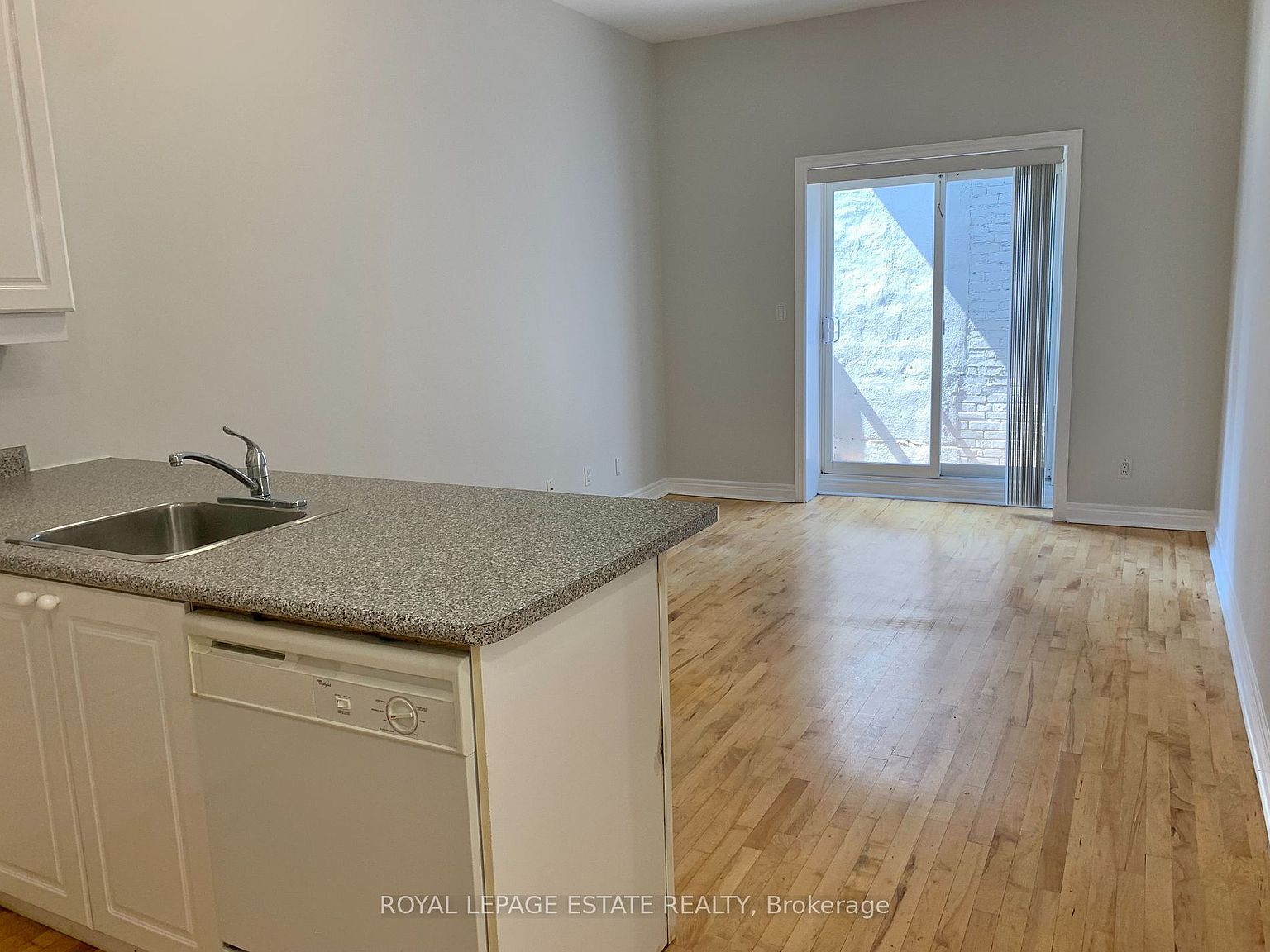 524 Yonge St #205, Toronto, ON M4Y 1X9 | Zillow