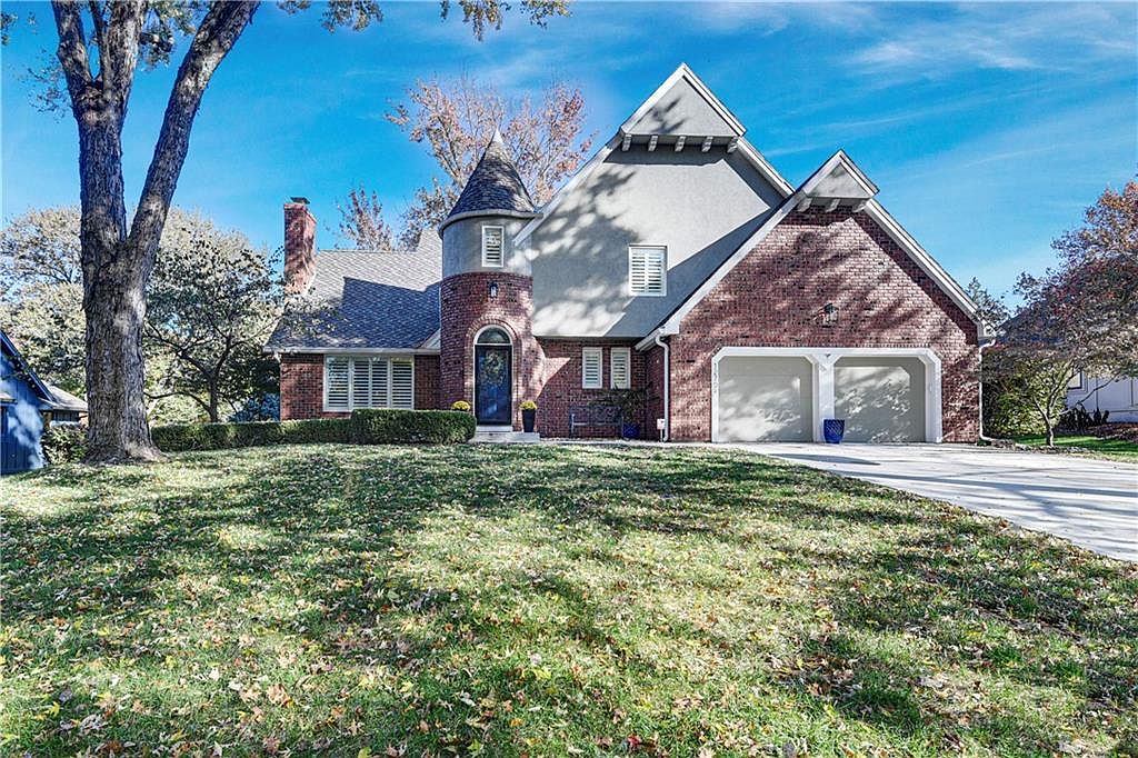12709 Pawnee Ln, Leawood, KS 66209 | Zillow