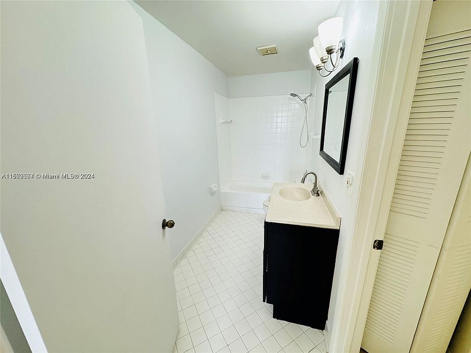 3473 NW 44th St Fort Lauderdale FL | Zillow