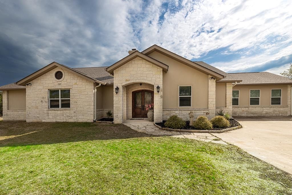 118 Friar Tuck Way, Kerrville, TX 78028 | Zillow