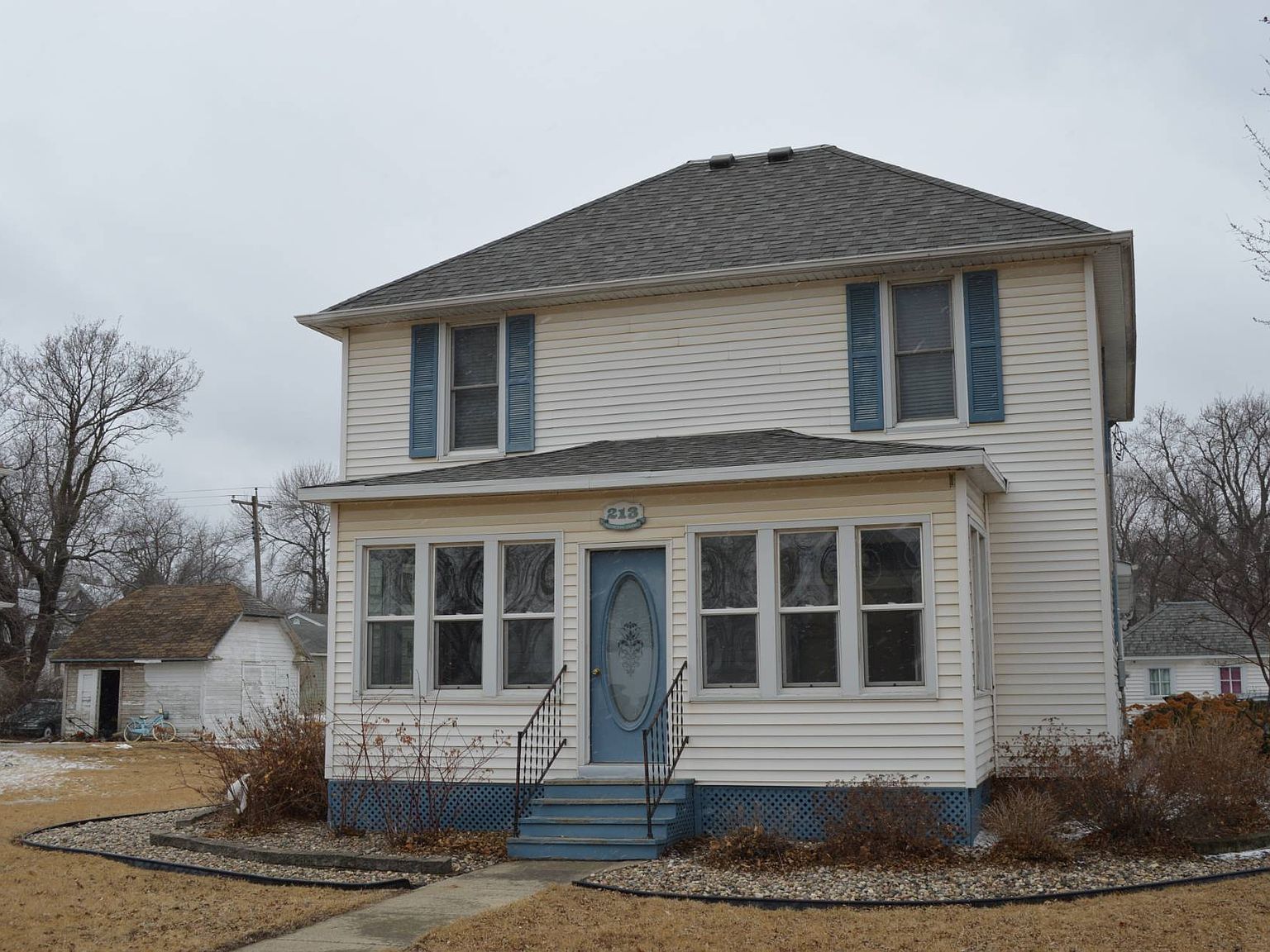 213 N Oak St, Inwood, IA 51240 | Zillow