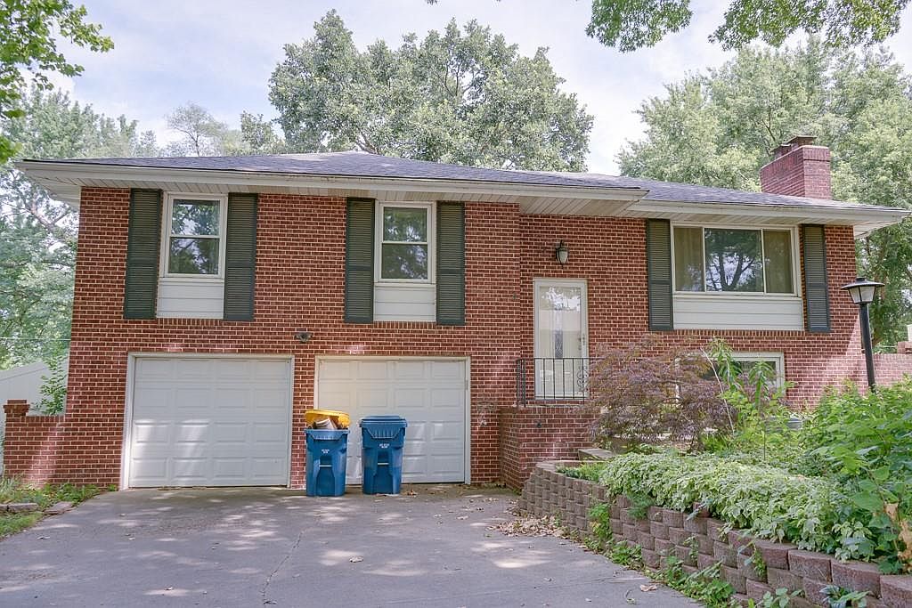 12008 Felton St, Sugar Creek, MO 64054 | Zillow