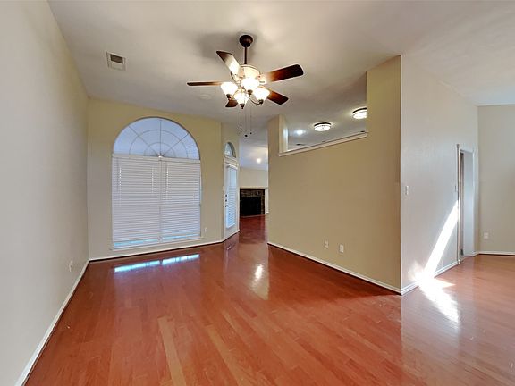 5715 Marquette St, Arlington, TX 76018 | MLS #20832565 | Zillow