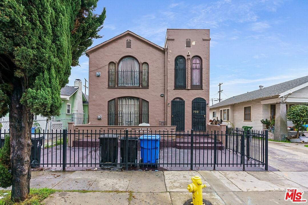 702 W 41st St, Los Angeles, CA 90037 | Zillow