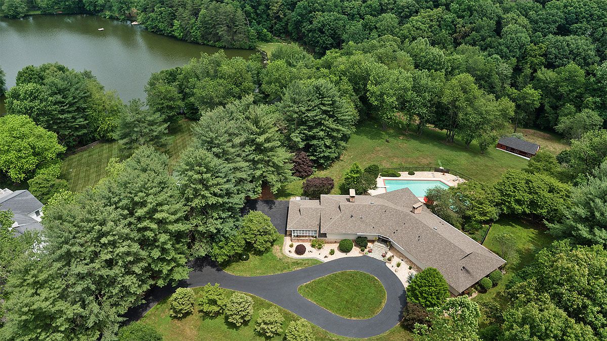 11208 Sorrel Ridge Ln, Oakton, VA 22124 | Zillow