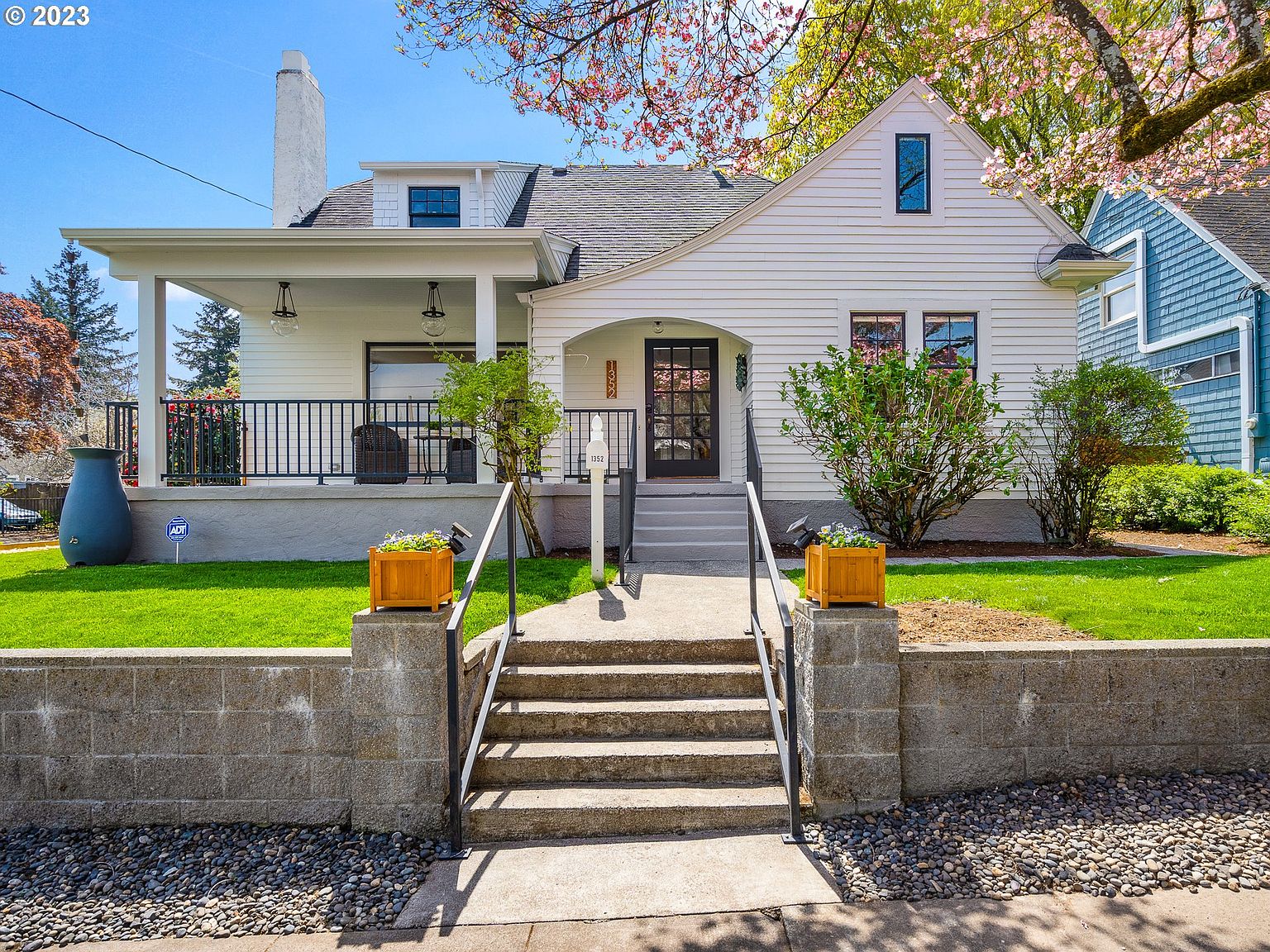 1352 SE Rex St, Portland, OR 97202 | Zillow