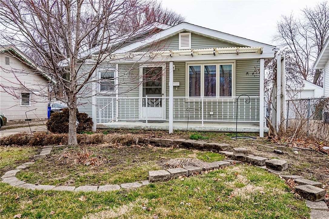 2144 E Lawrence St, Decatur, IL 62521 | Zillow