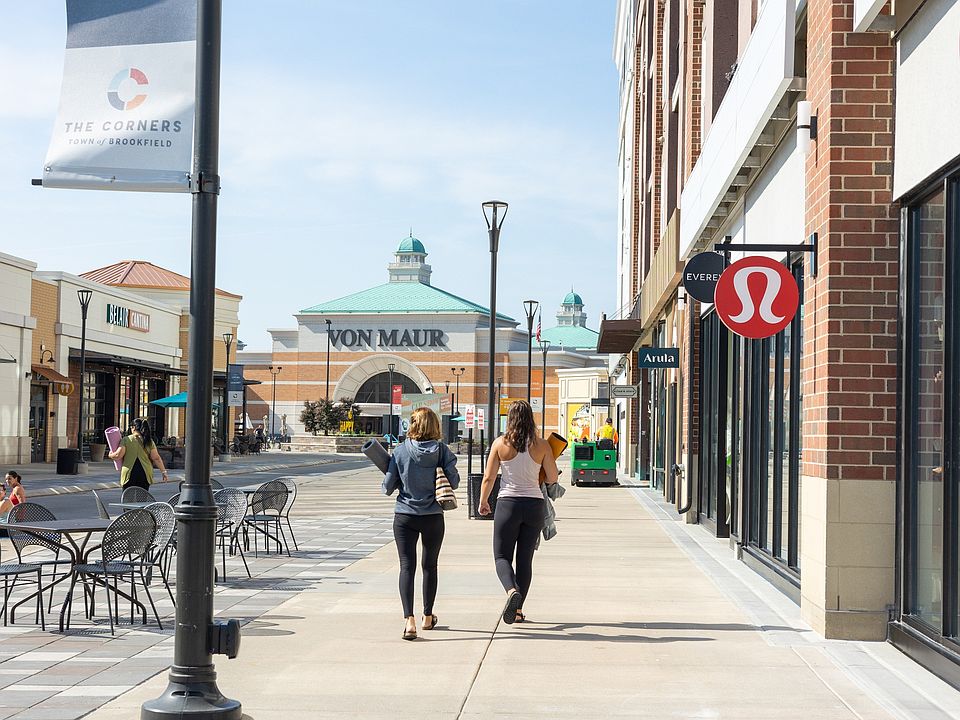 Corners of Brookfield - 260 N Lord St Brookfield WI (14 units available ...