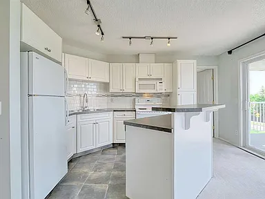 2304 SW Valleyview Park SE Calgary AB | Zillow