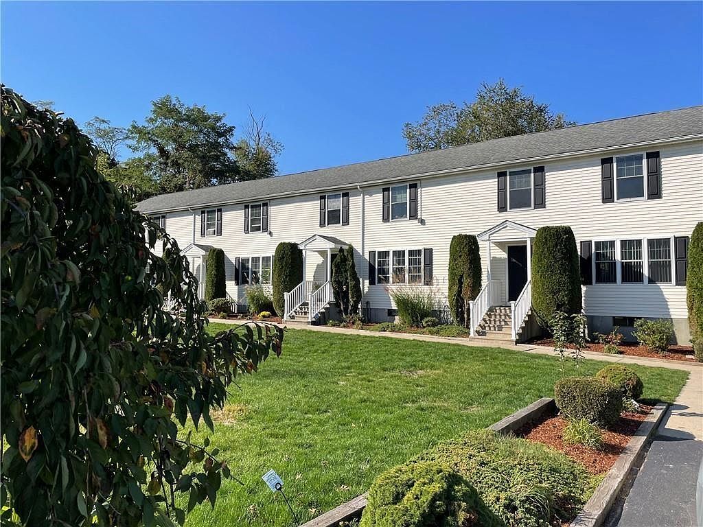 2 Legris Commons Ln UNIT 3, West Warwick, RI 02893 | Zillow