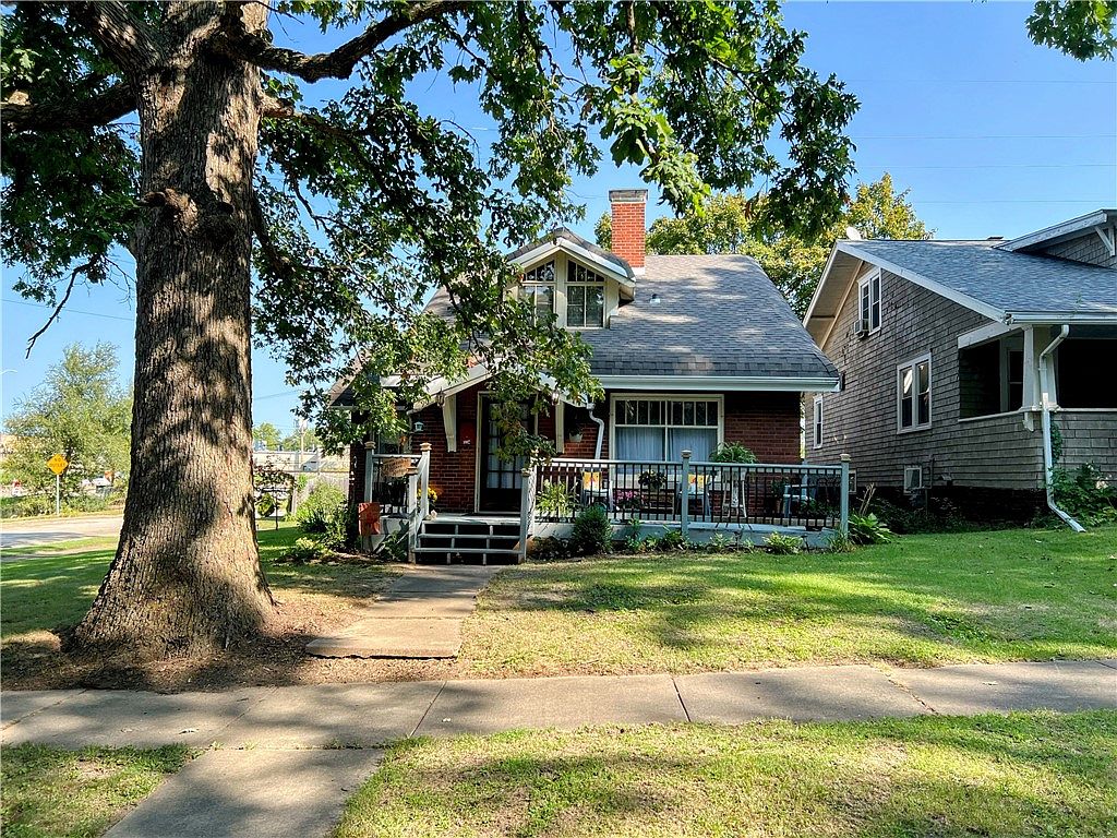 90 W Fairview Pl, Decatur, IL 62522 | Zillow