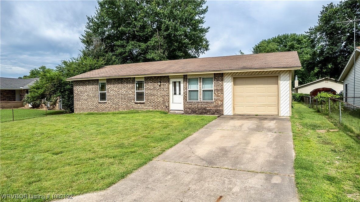 105 Circle B N #B, Roland, OK 74954 | MLS #1082192 | Zillow