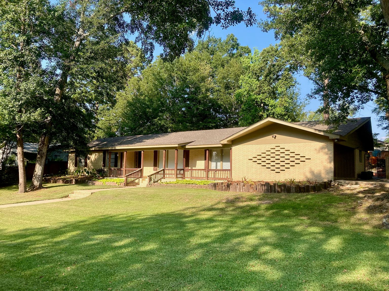 212 Hillendale Dr, Hattiesburg, MS 39402 | Zillow