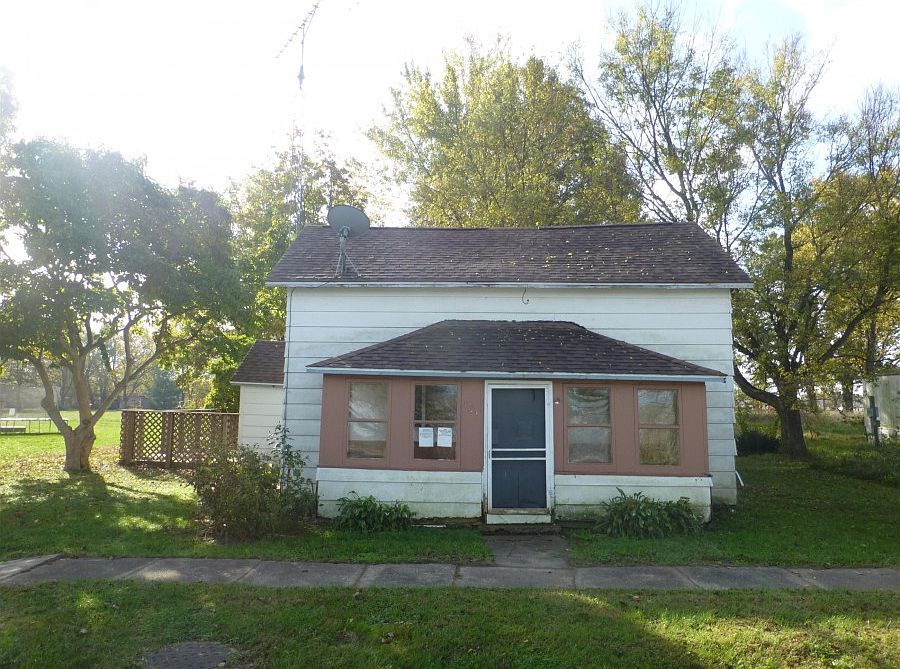 401 W Main St, Watson, IL 62473 | Zillow