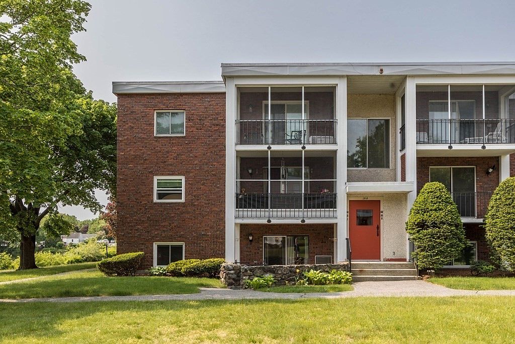 144 West St APT 1, Leominster, MA 01453 | Zillow