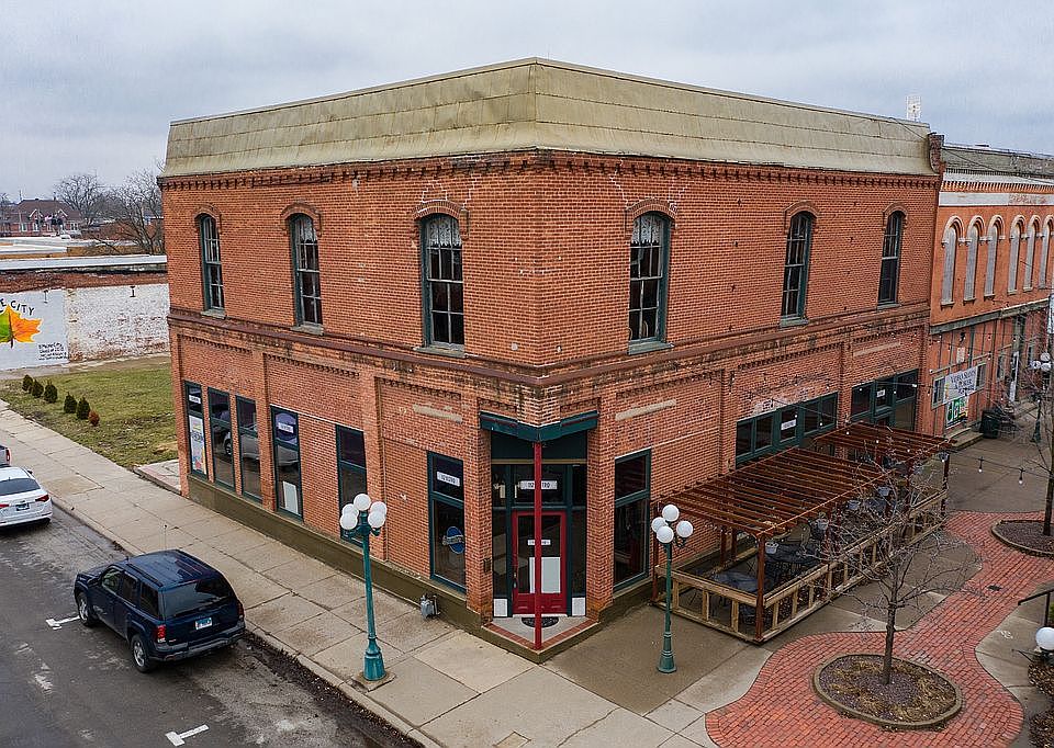 112 S 1st St, Monmouth, IL 61462 | Zillow