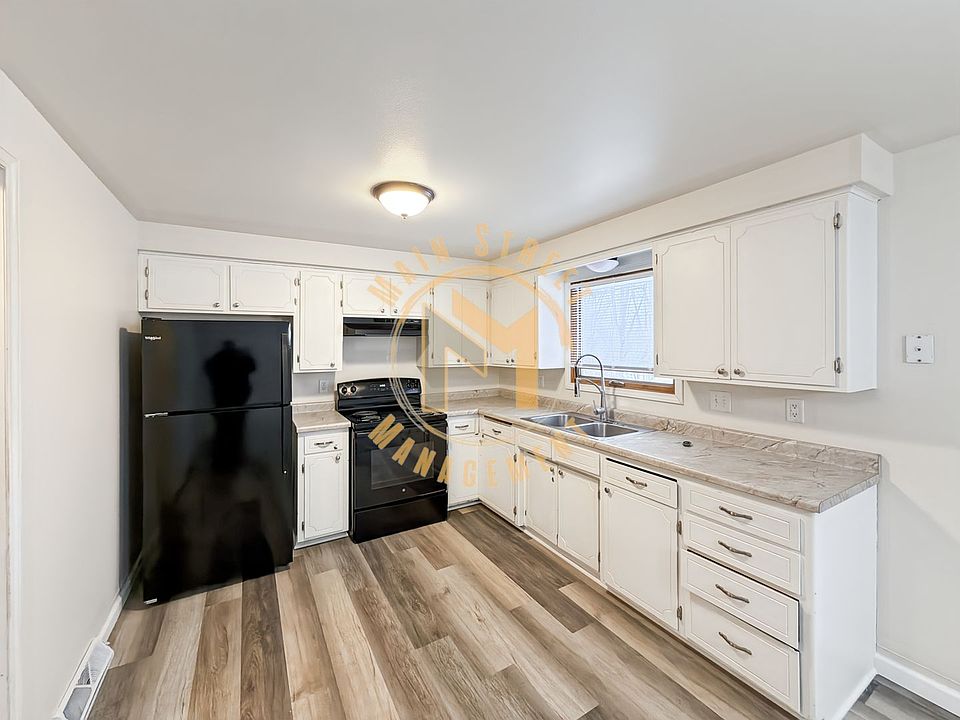 2659 Deckner Ave, Green Bay, WI 54302 | Zillow