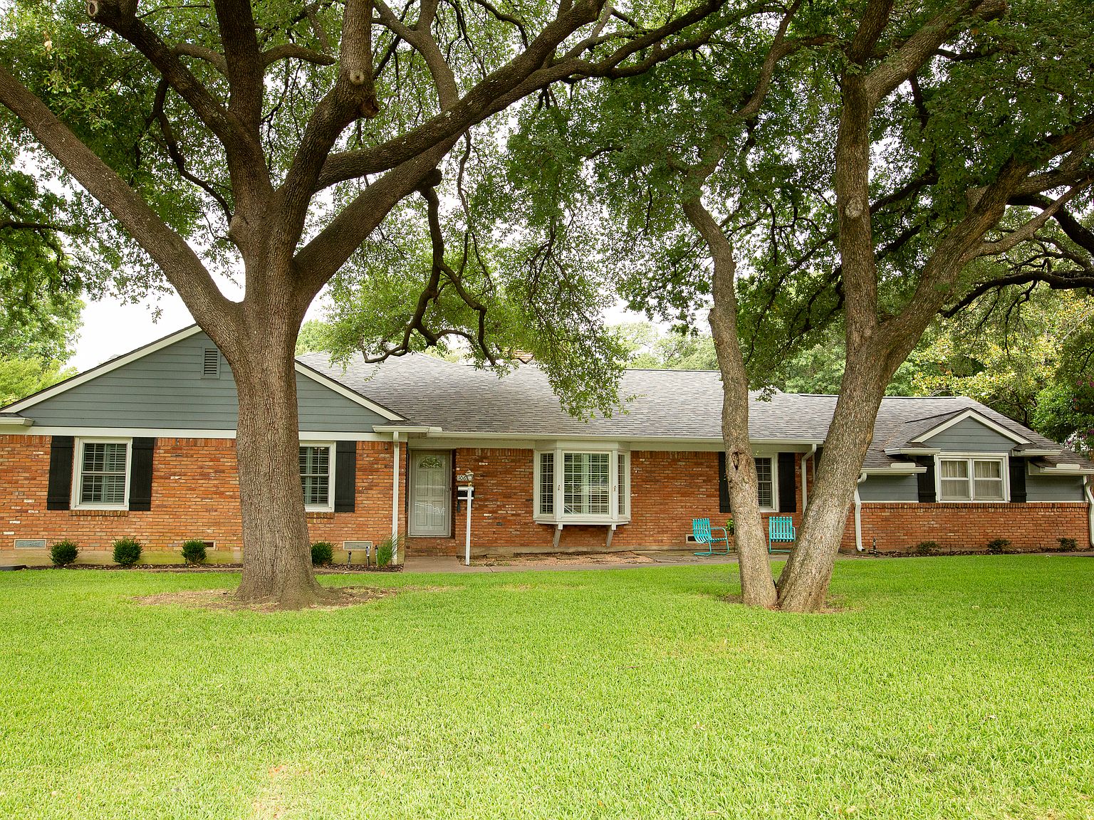 10639 Royal Springs Dr, Dallas, TX 75229 | Zillow