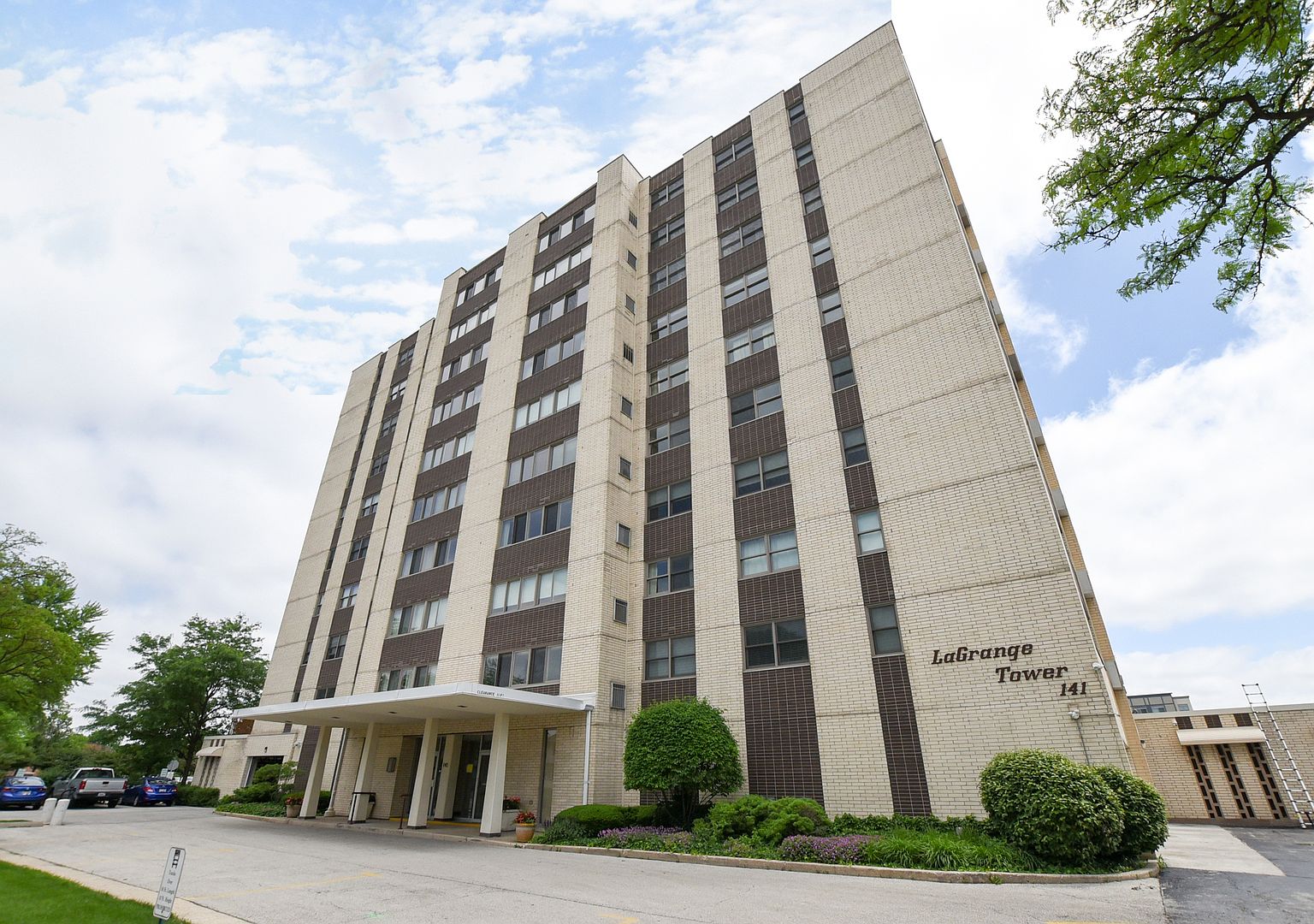 141 N La Grange Rd APT 606, La Grange, IL 60525 | Zillow