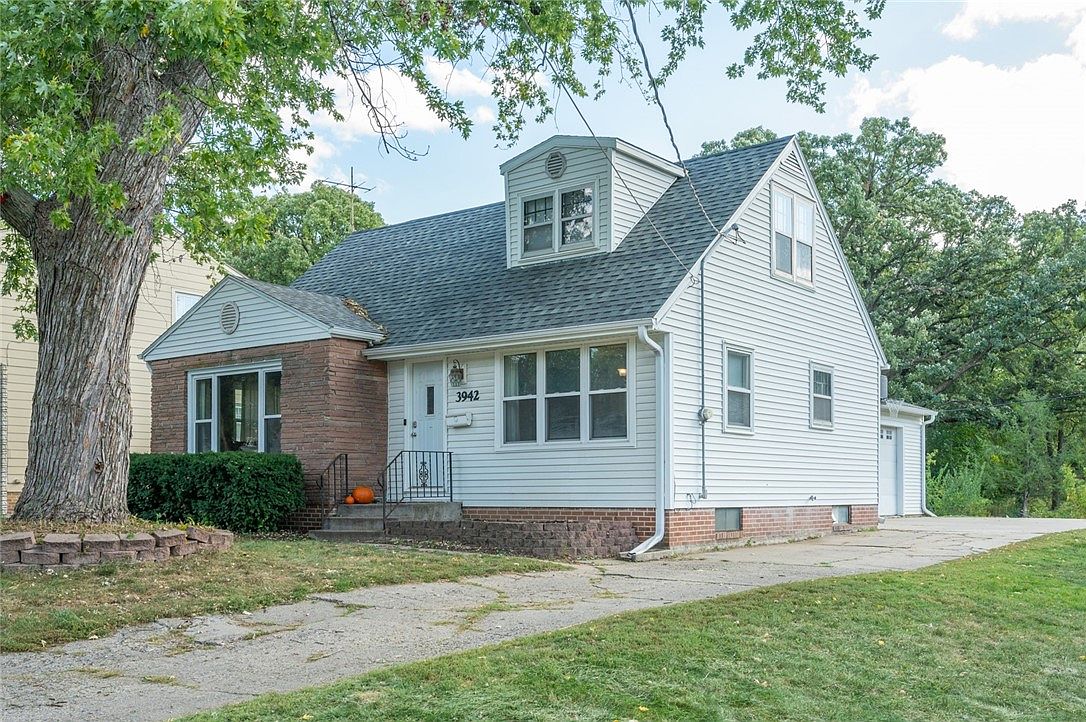 3942 Clinton Ave, Des Moines, IA 50310 | Zillow