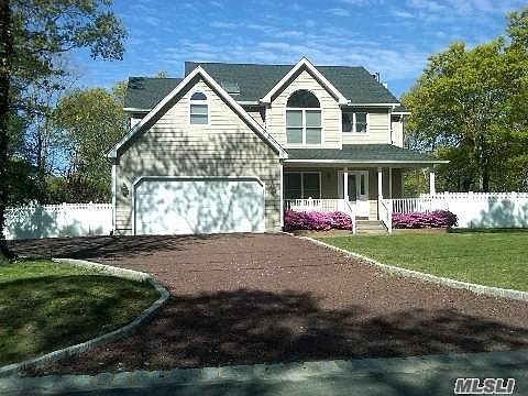 8 Fairview Rd, Hampton Bays, NY 11946 | Zillow