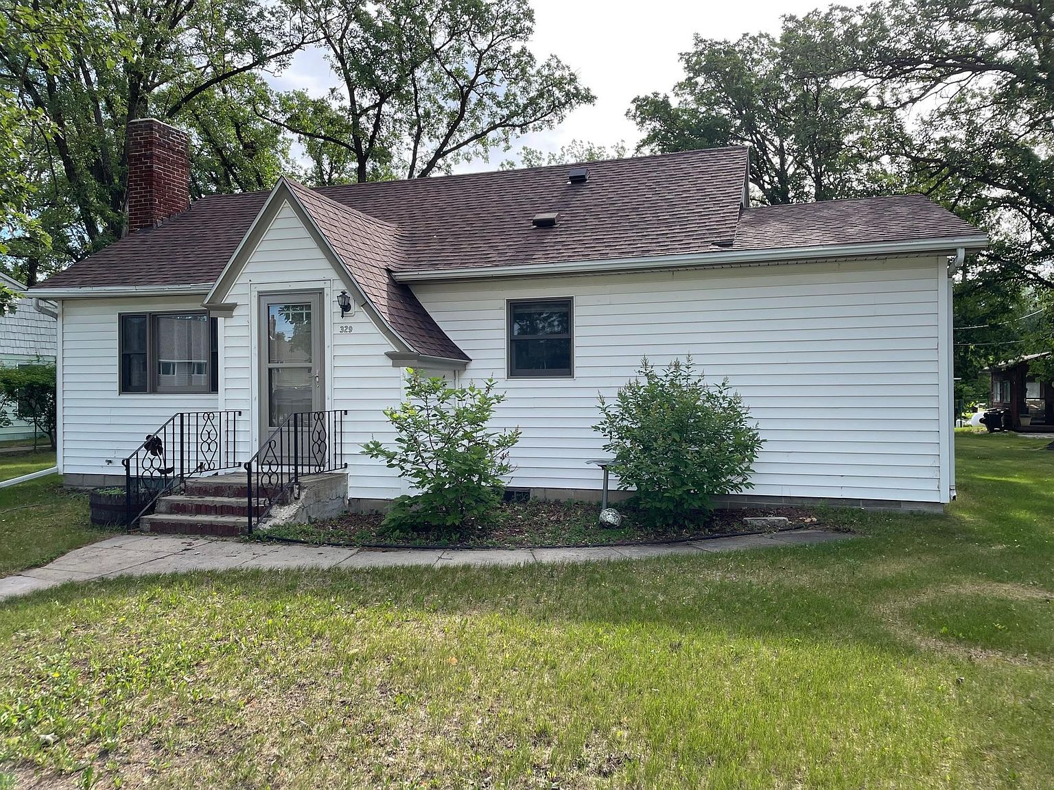 329 4th St S, Greenbush, MN 56726 | Zillow