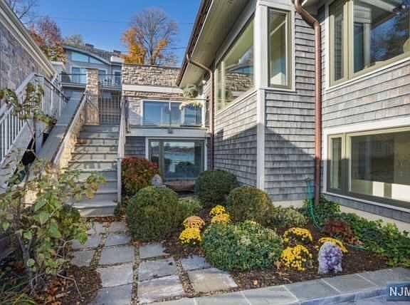23 Shore Rd, Edgewater, NJ 07020 | MLS #22041904 | Zillow