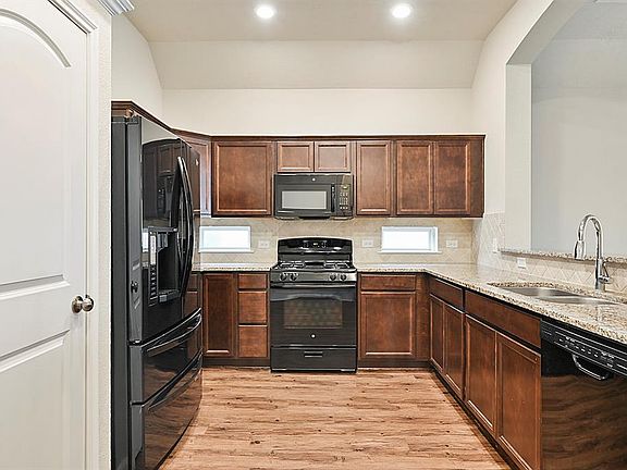 2008 Birdie Ct, Navasota, TX 77868 | MLS #36181614 | Zillow 2008 Birdie Ct, Navasota, TX 77868 | MLS #36181614 | Zillow