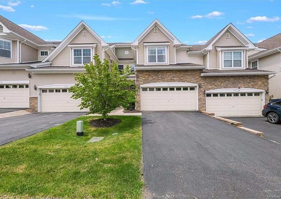1307 Hawthorn Way, New Windsor, NY 12553 | Zillow