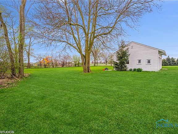 5735 Oak St, Stony Ridge, OH 43463 | MLS #6099665 | Zillow