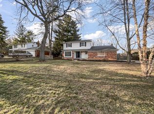 1561 Threadneedle St, Bloomfield Hills, MI 48304 | MLS #20240084326 ...