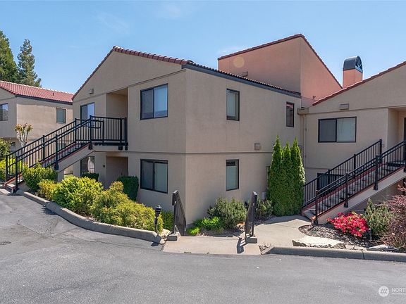 100 Lake Chelan Shores Drive UNIT 17-1, Chelan, WA 98816 | MLS #2237506 ...