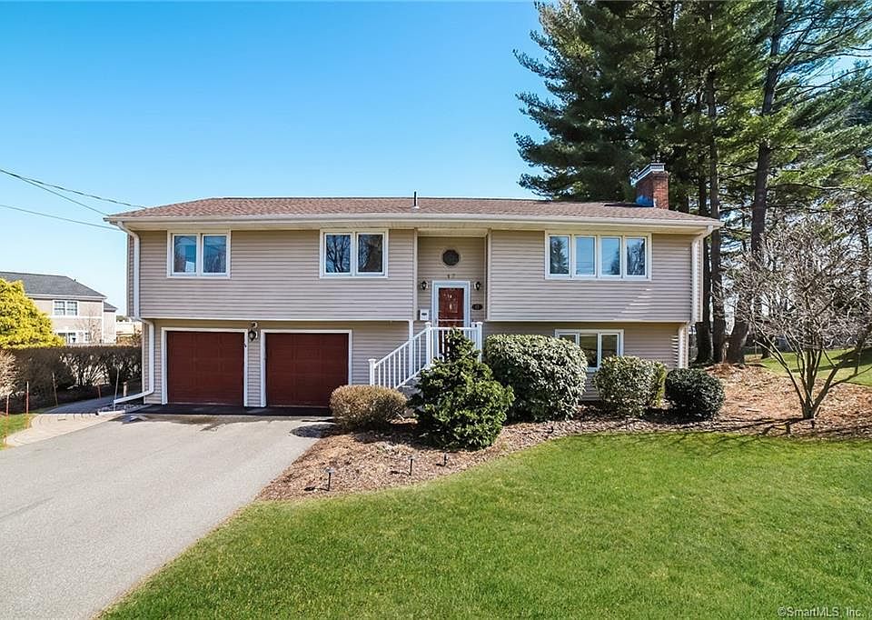 17 Farmstead Ln, West Hartford, CT 06117 | Zillow