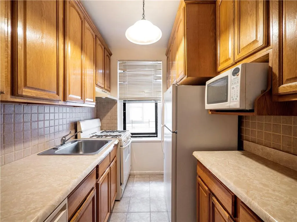 306 East Mosholu Parkway South #3K in Bedford Park, Bronx | StreetEasy