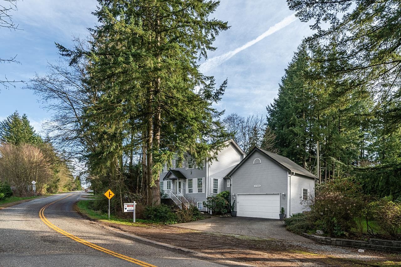 2789 Cranley Dr, Surrey, BC V4P 1E2 | MLS #R3106390 | Zillow