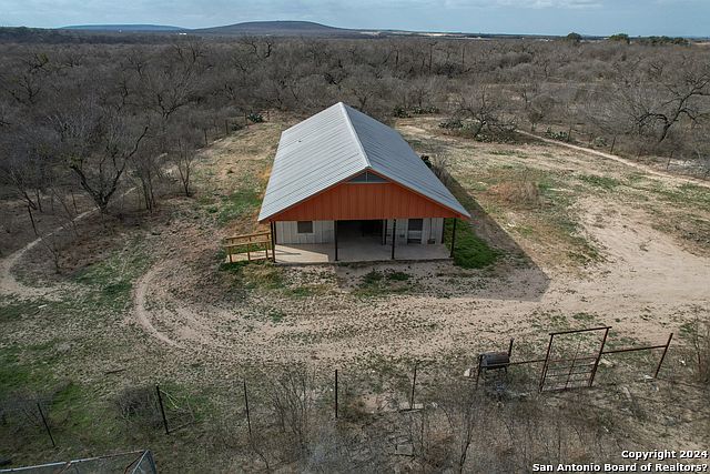 6425 W US Highway 90, Uvalde, TX 78801 | MLS #1750881 | Zillow