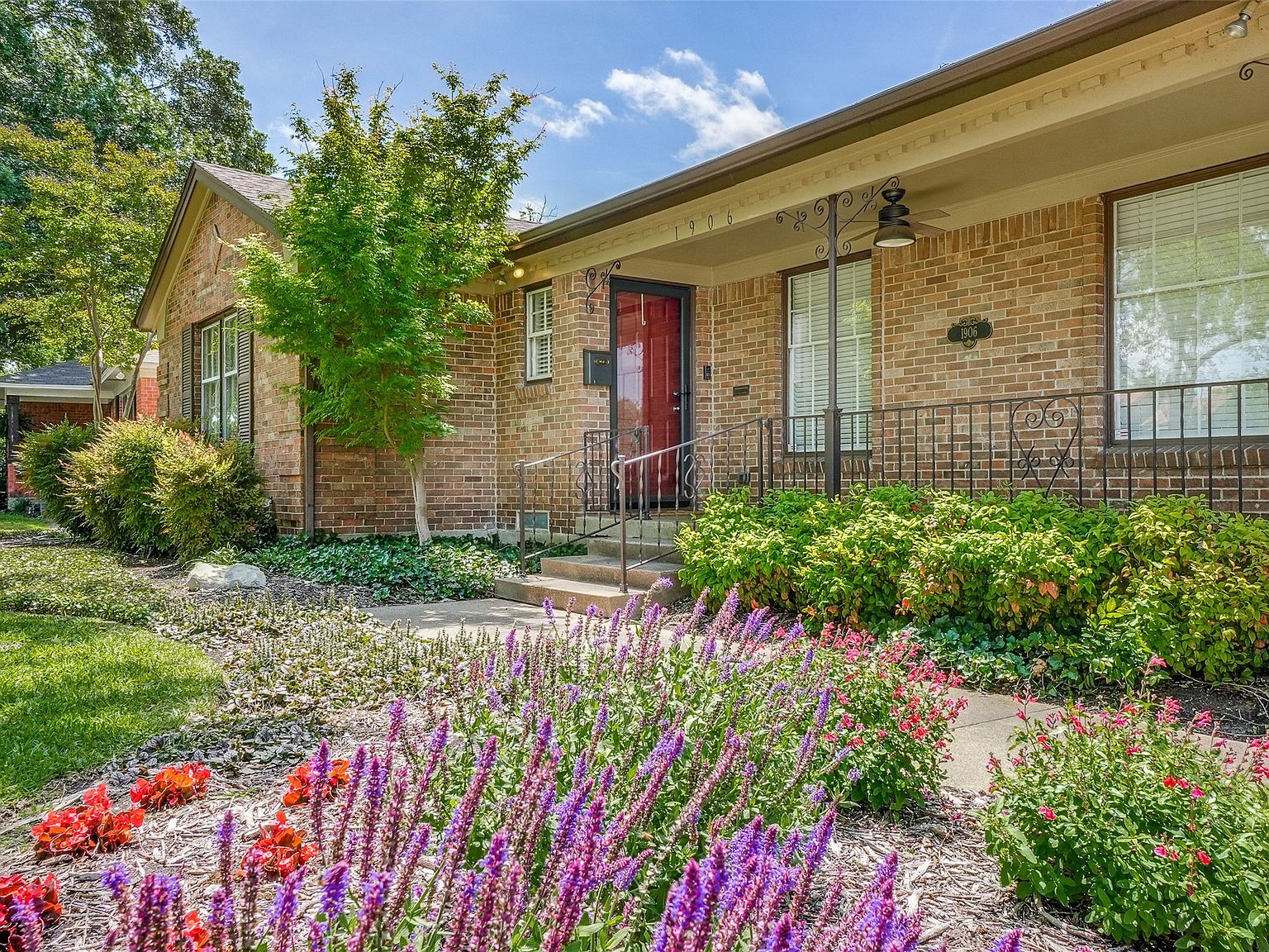 1906 Viewcrest Dr, Dallas, TX 75228 | Zillow