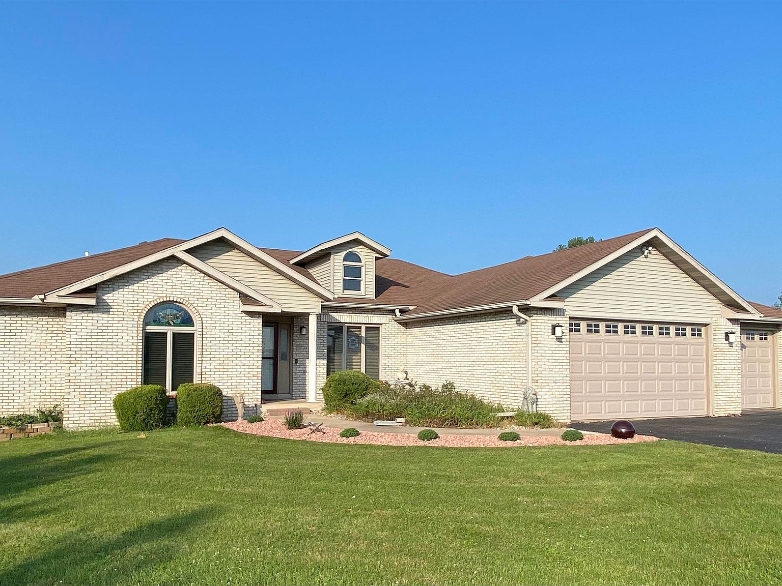 22275 State Highway 67, Good Hope, IL 61438 | Zillow