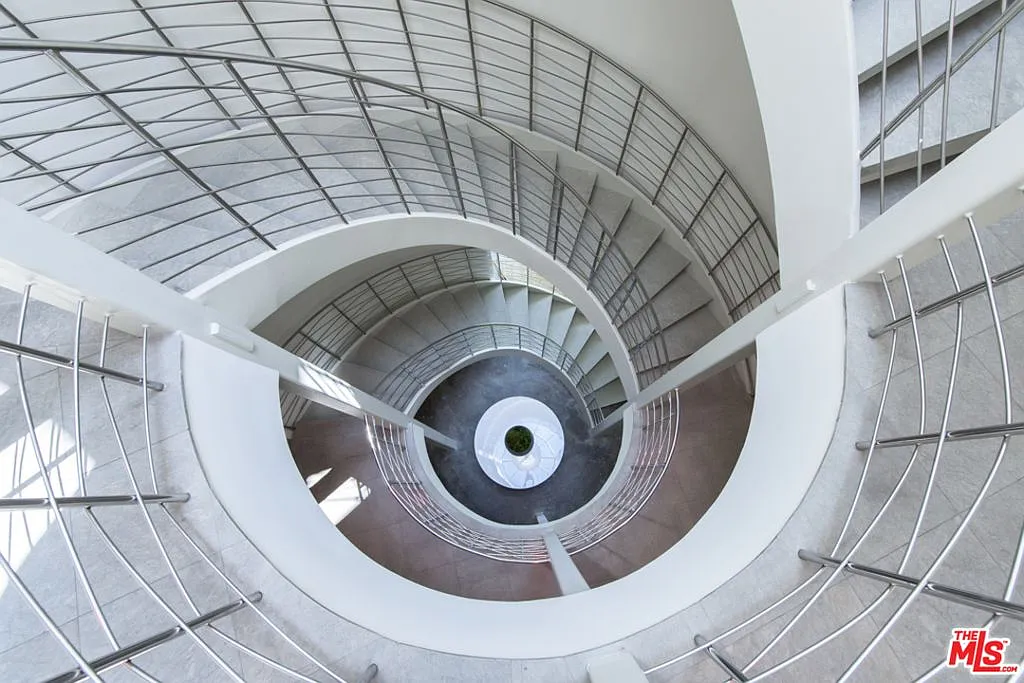 Abandoned: Inside Mary J. Blige's Former Hollywood Hills Mansion ...