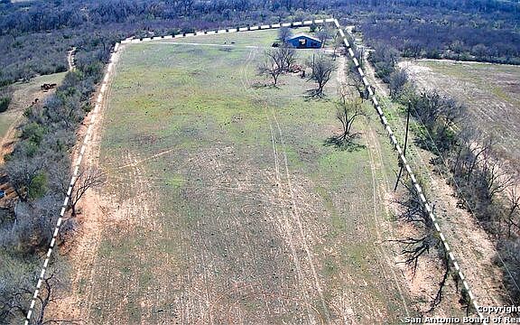186 CR 7716, Devine, TX 78016 | MLS #1747851 | Zillow